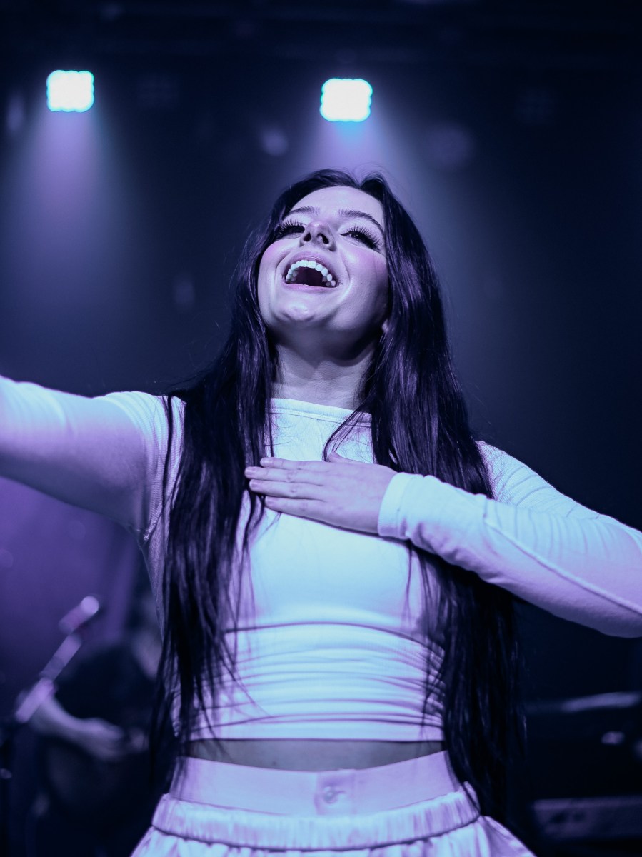 Jessie Murph sells out Fine Line with brother Garrett as special guest ...